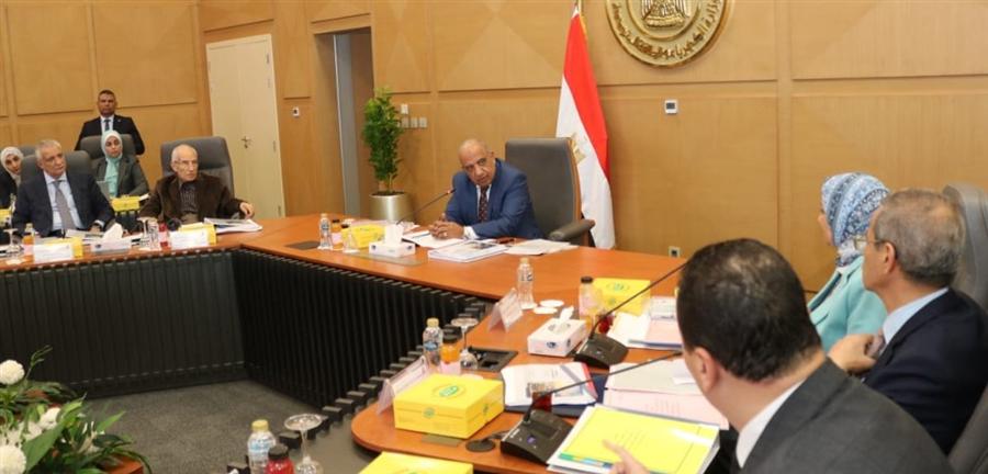 Arab Finance - Esmat reviews EEHC’s expansion plans, projects during ...